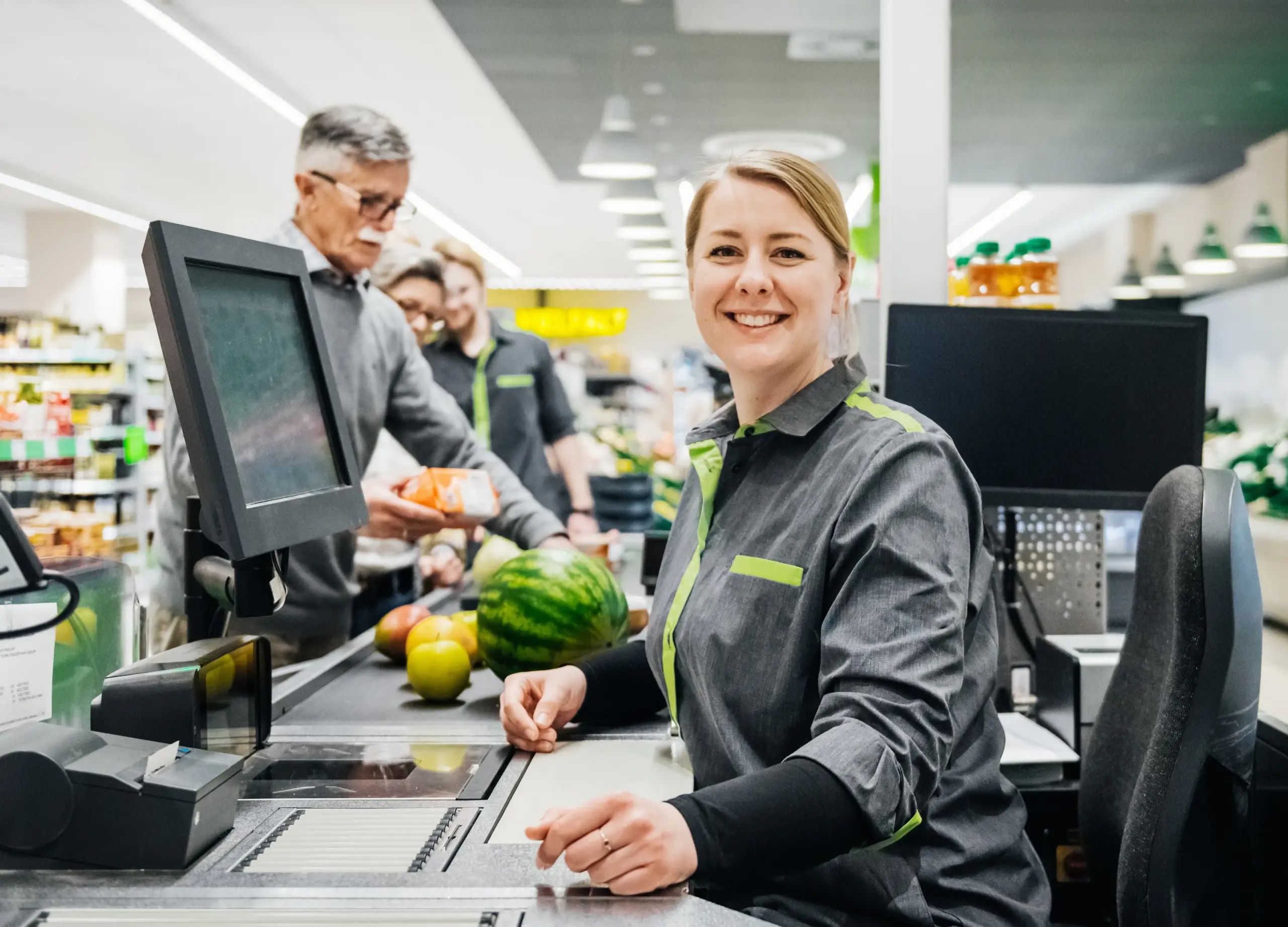 Navigating your career journey: tips for aspiring cashiers - Employment ...